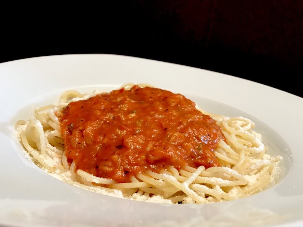 Spaghetti mit Tomatensauce - Zu Faul Zum Kochen